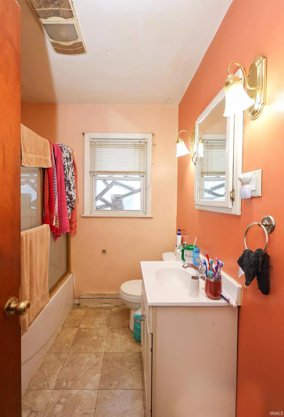 1711 Spring St, Fort Wayne, IN 46808 | MLS# 202538108 | 29 Photos - Movoto
