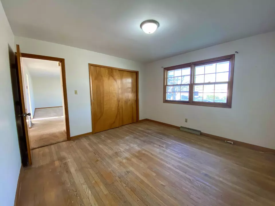 10020 4th St, Highland, IN 46322 | MLS# 820498 | 17 Photos - Movoto