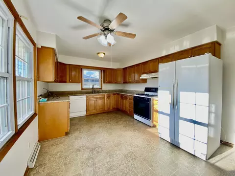 10020 4th St, Highland, IN 46322 | MLS# 820498 | 17 Photos - Movoto