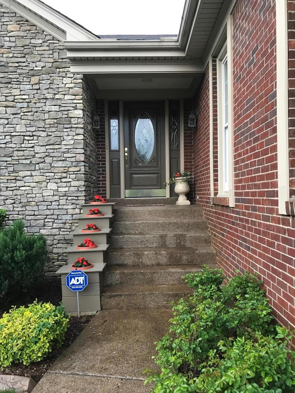 8019 Cedar Glen Ln, Louisville, KY 40291 | 26 Photos - Movoto