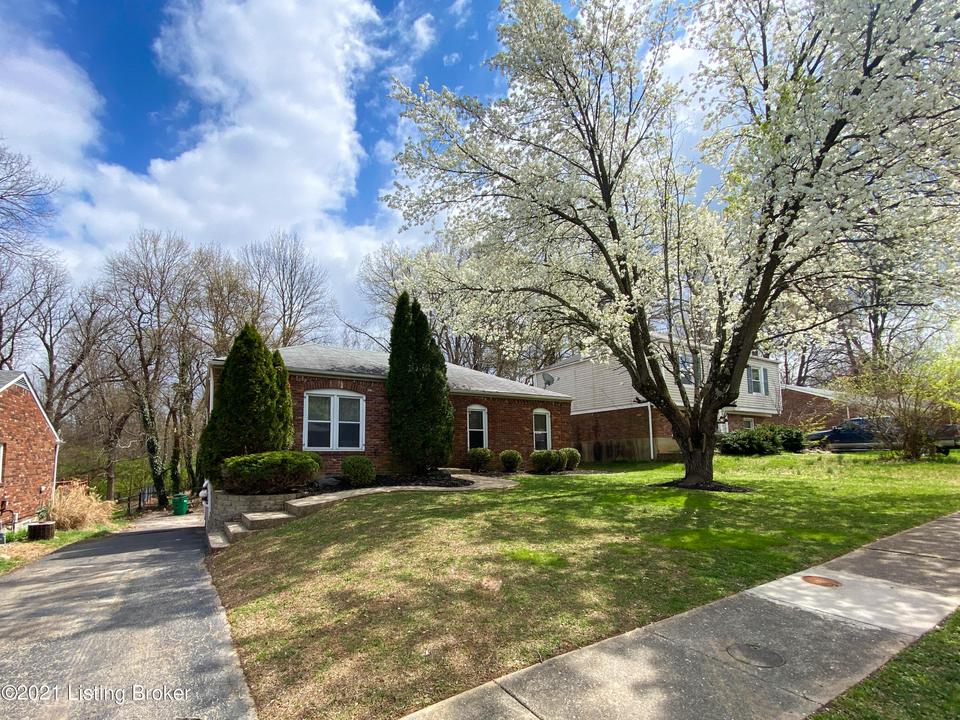 6203 Big Ben Dr, Louisville, KY 40291 | 52 Photos - Movoto