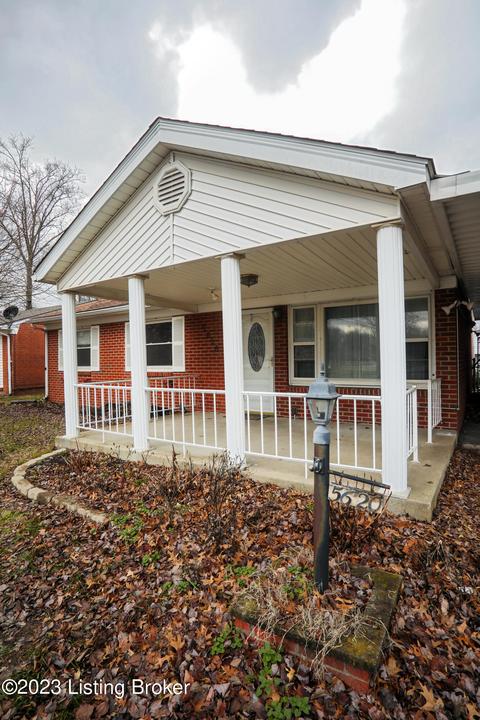 5620 Lagoona Dr, Louisville, KY 40219 | 32 Photos | MLS #1629652 - Movoto