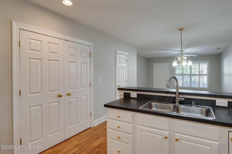 8221 Delta Cir, Louisville, KY 40228 | 30 Photos - Movoto