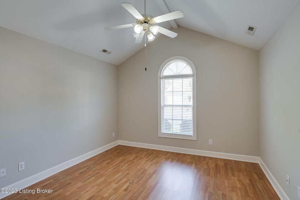 8221 Delta Cir, Louisville, KY 40228 | 30 Photos - Movoto