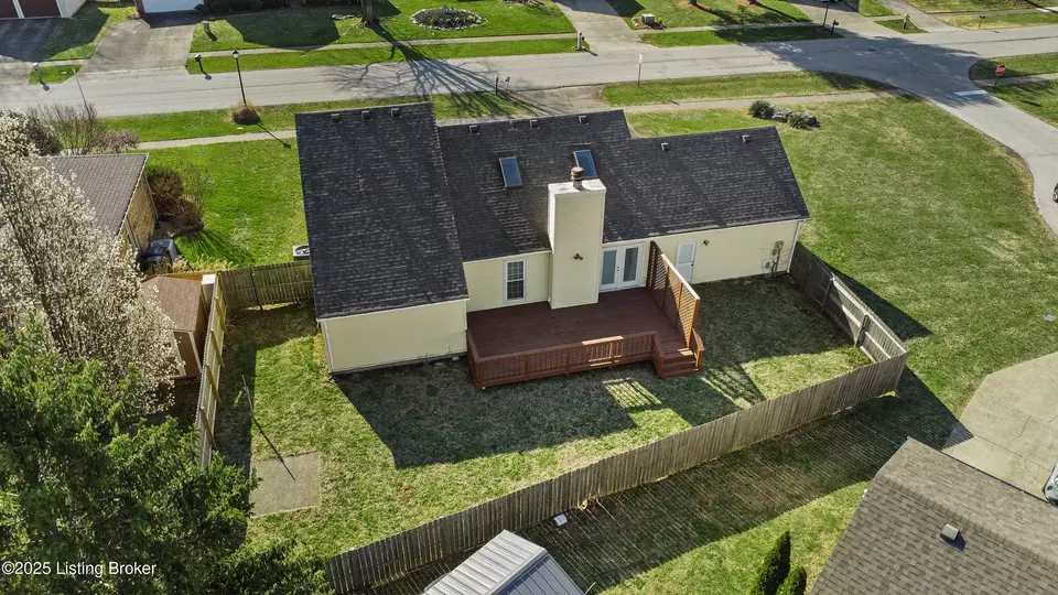 9011 Wooded Glen Rd, Louisville, KY 40220 | 40 Photos - Movoto