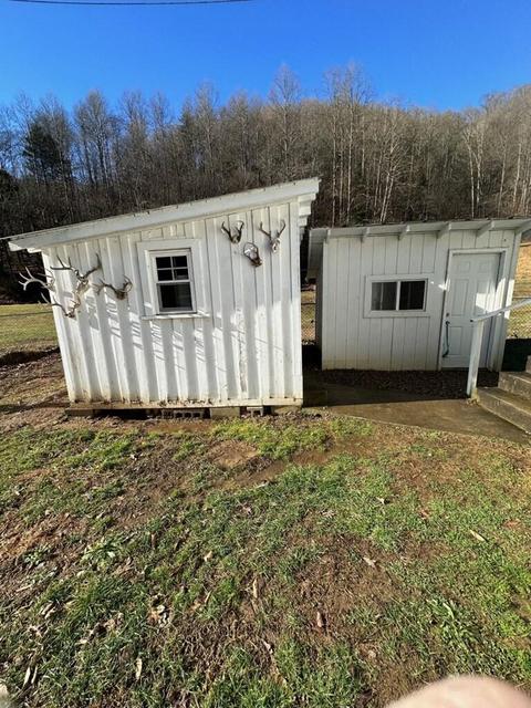 332 Dry Creek Rd, Topmost, KY 41862 | 10 Photos | MLS #23001741 - Movoto