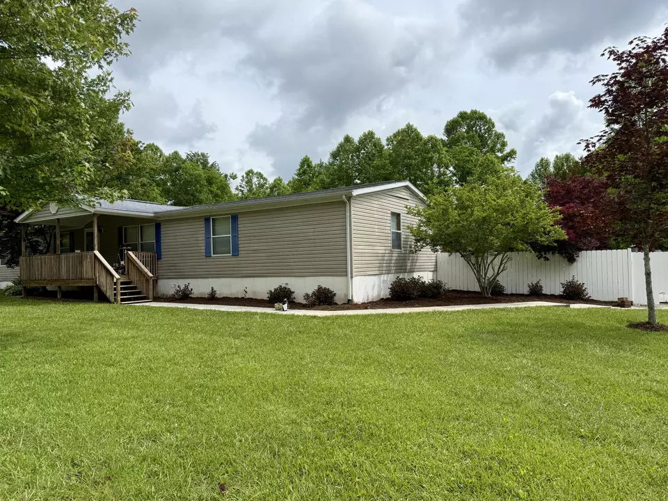 8040 Somerset Rd, London, KY 40741 | MLS# 25011292 | 8 Photos - Movoto