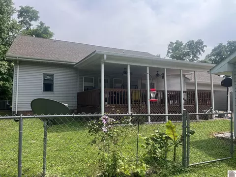 539 E Clay St, Clinton, KY 42031 | MLS# 137013 | 21 Photos - Movoto