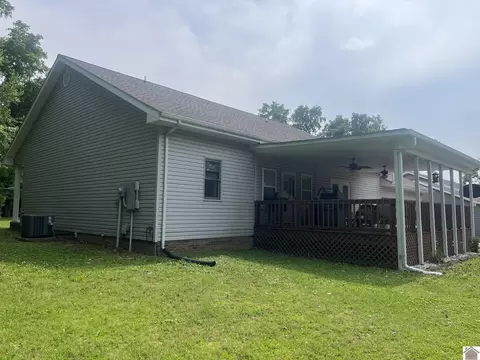 539 E Clay St, Clinton, KY 42031 | MLS# 137013 | 21 Photos - Movoto