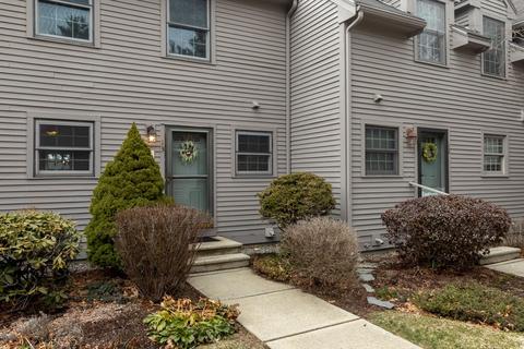 Condo/Townhouse Homes for Sale in Amherst NH