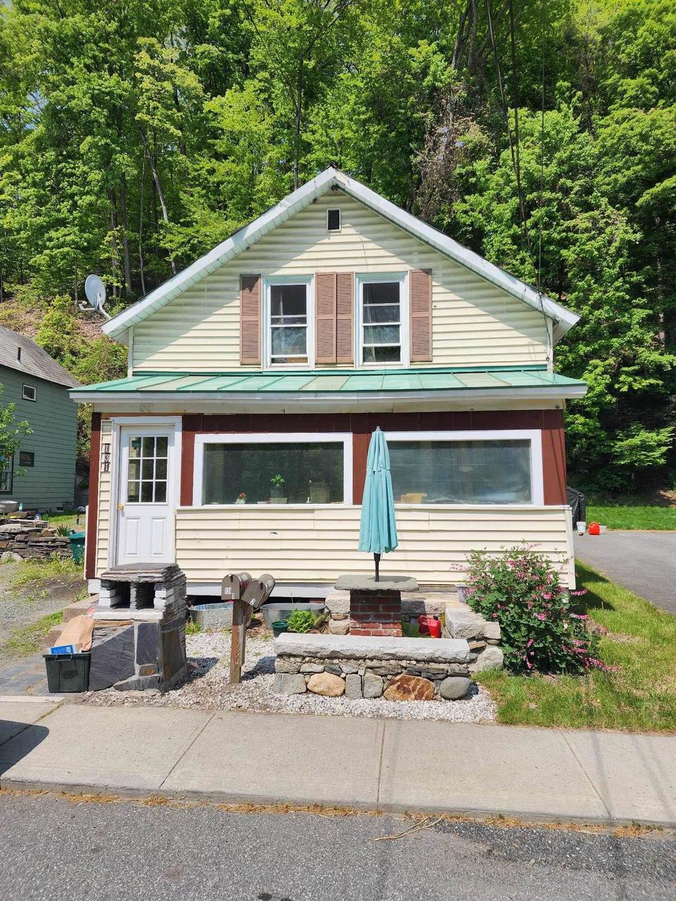 131 Williams St, Brattleboro, VT 05301 | 15 Photos - Movoto