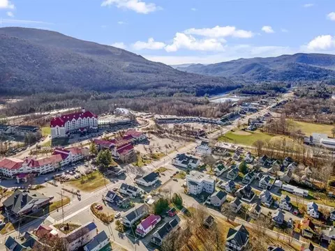 17 Franklin St, Lincoln, NH 03251 | 19 Photos - Movoto