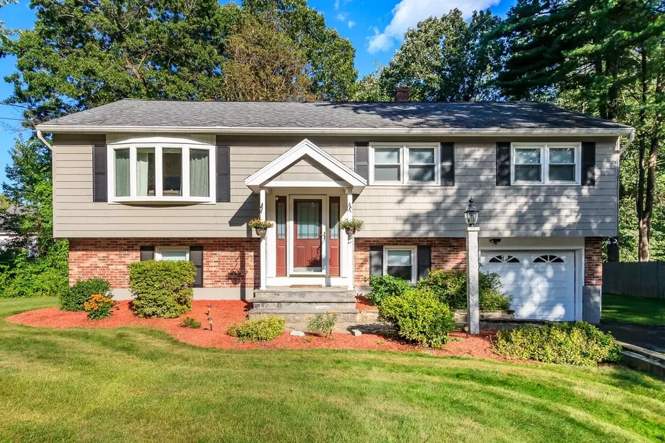 16 Diamond Ave, Salem, NH 03079 | 40 Photos - Movoto