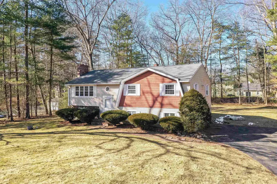 5 Olde Coach Rd, Derry, NH 03038 | 39 Photos - Movoto