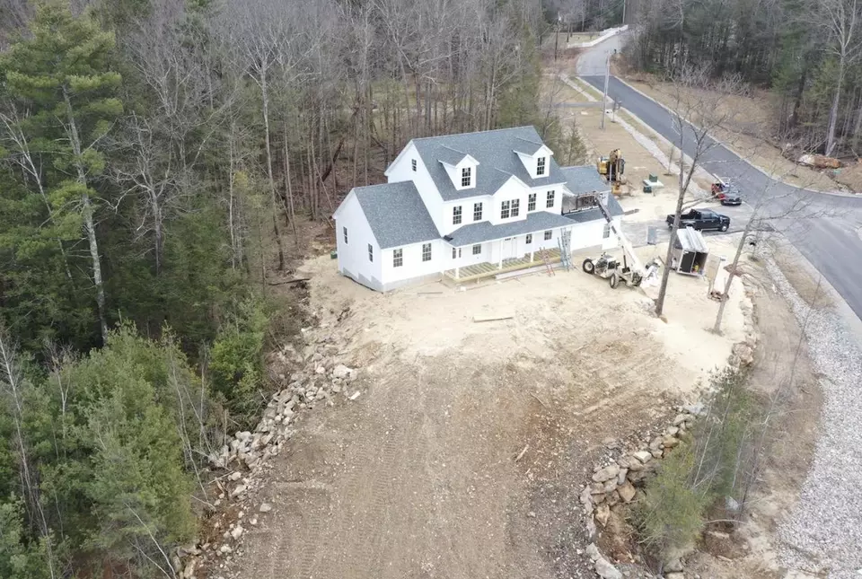 13 Diane Ln, Sandown, NH 03873 | 27 Photos - Movoto