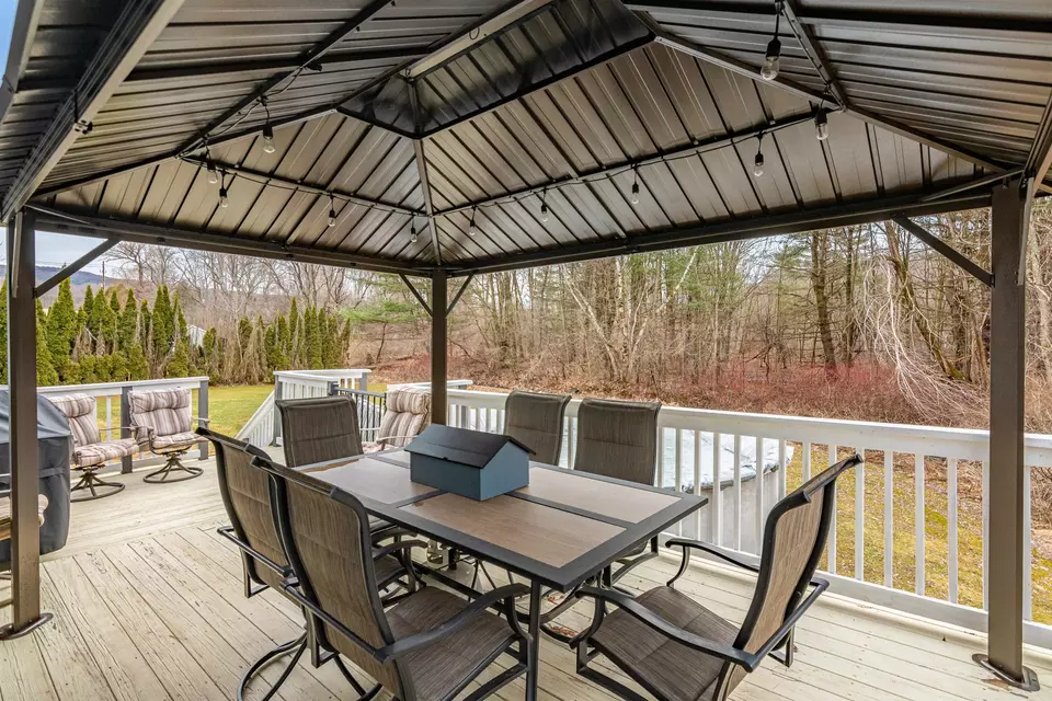 18 Quarry Ln, Milton, VT 05468 | 39 Photos - Movoto