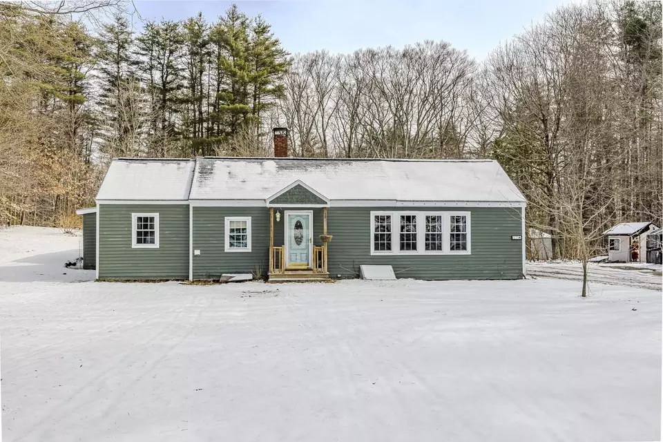 17 New Boston Rd, Newton, NH 03858 | 40 Photos - Movoto