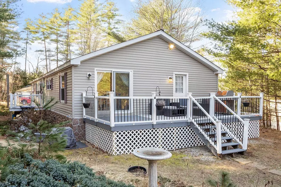 22 Marilyn Dr, Allenstown, NH 03275 | 28 Photos - Movoto