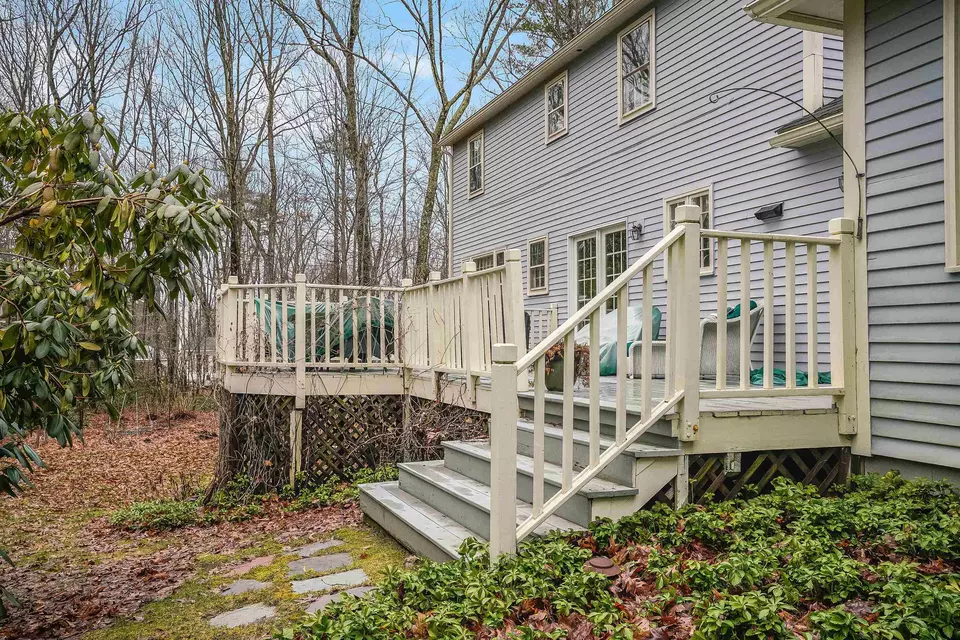 58 Old Farm Rd, Bedford, NH 03110 | 40 Photos - Movoto