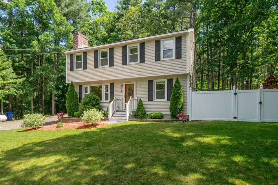 4 Patricia Dr, Hudson, NH 03051 | 37 Photos - Movoto