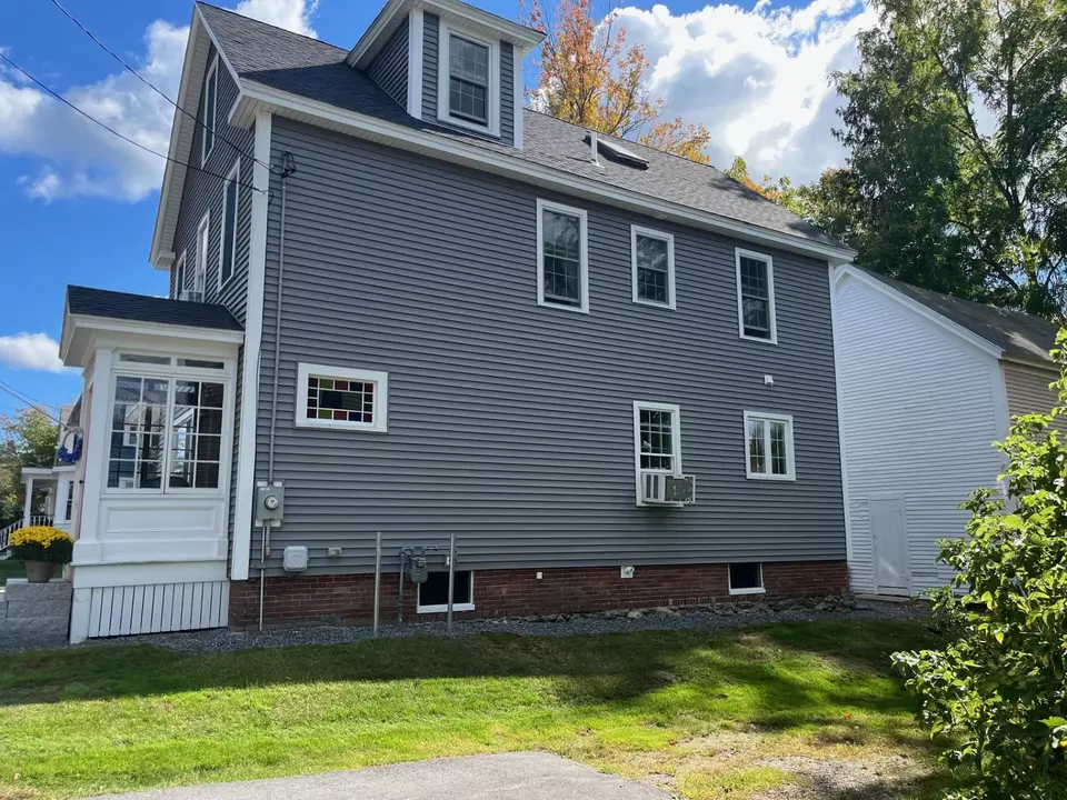 22 Hill St, Dover, NH 03820 | 46 Photos - Movoto