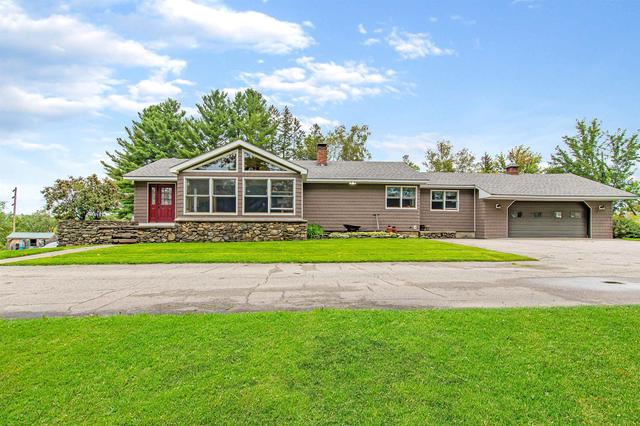 257 Main St, Colebrook, NH 03576 | 39 Photos - Movoto