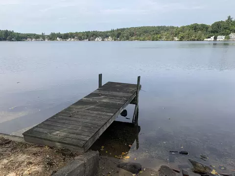 28 Beaver Lake Ave, Derry, NH 03038 | 10 Photos - Movoto