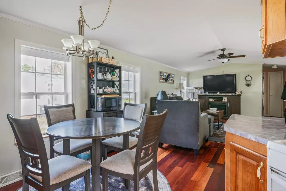 21 Krista Pl, Claremont, NH 03743 | MLS# 5039025 | 34 Photos - Movoto