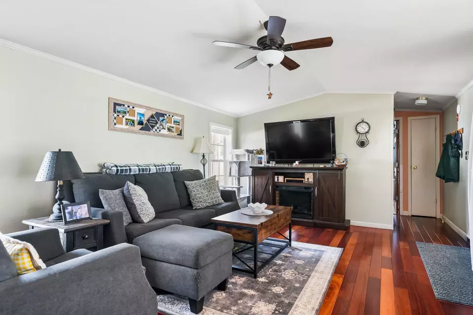 21 Krista Pl, Claremont, NH 03743 | MLS# 5039025 | 34 Photos - Movoto