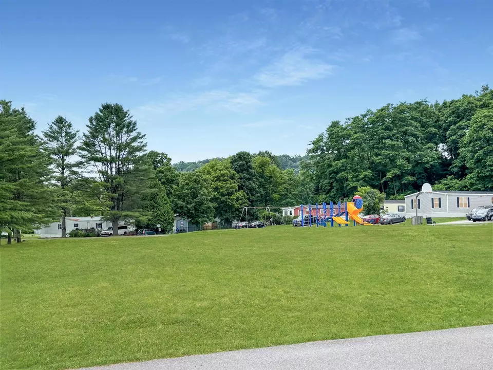 56 Meadow Ln, Richmond, VT 05477 | MLS# 5051498 | 17 Photos - Movoto