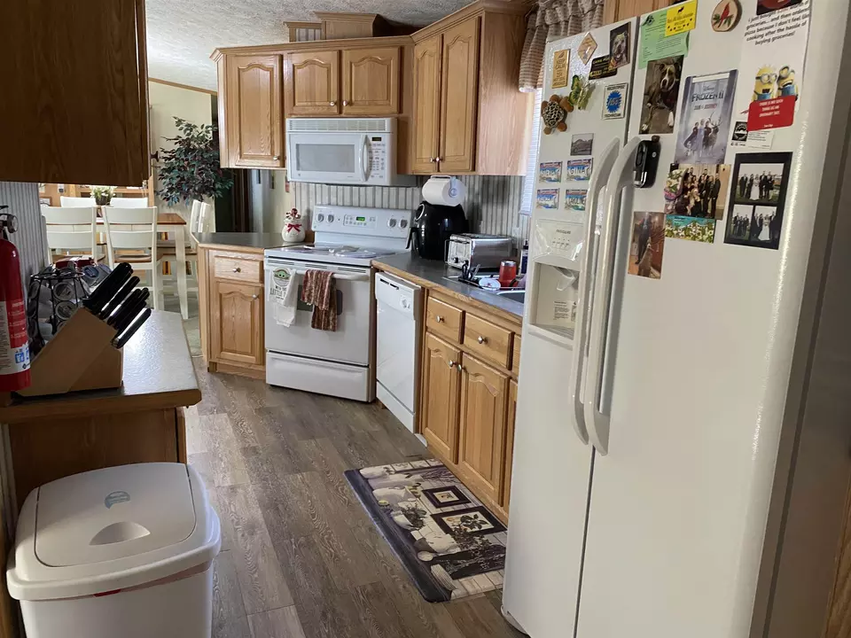 27 Stacey Ave, Seabrook, NH 03874 | MLS# 5058971 | 30 Photos - Movoto