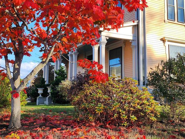 527 Hanover St, Manchester, NH 03104 | MLS# 5067082 | 37 Photos - Movoto