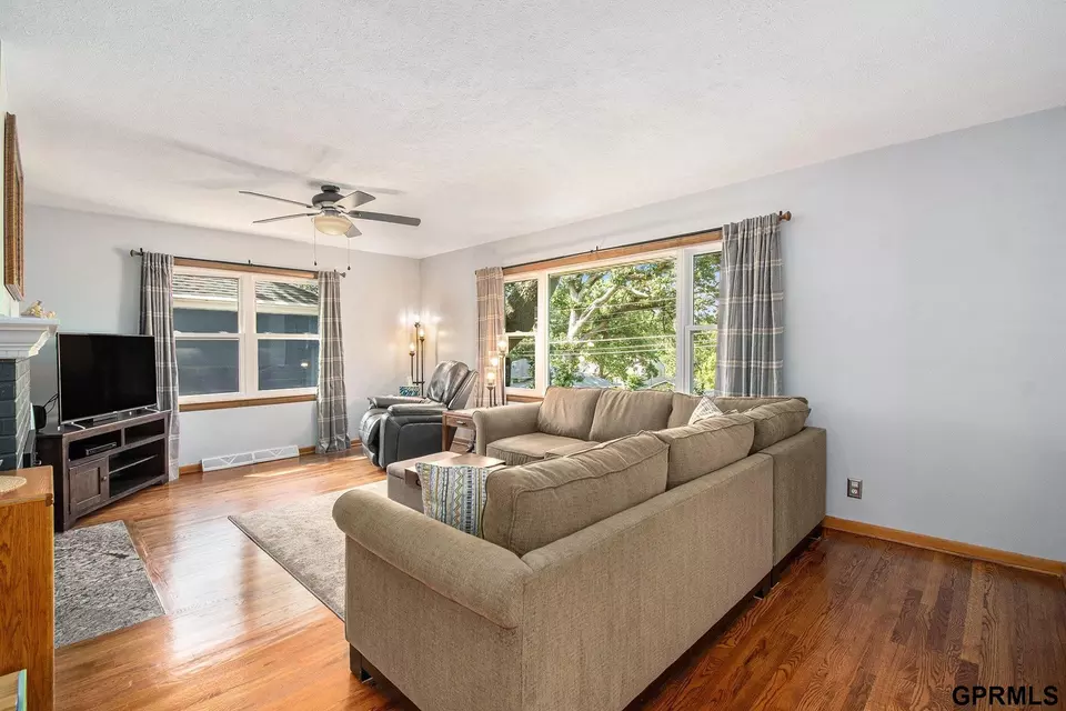 7752 Highland St, Ralston, NE 68127 | 29 Photos - Movoto