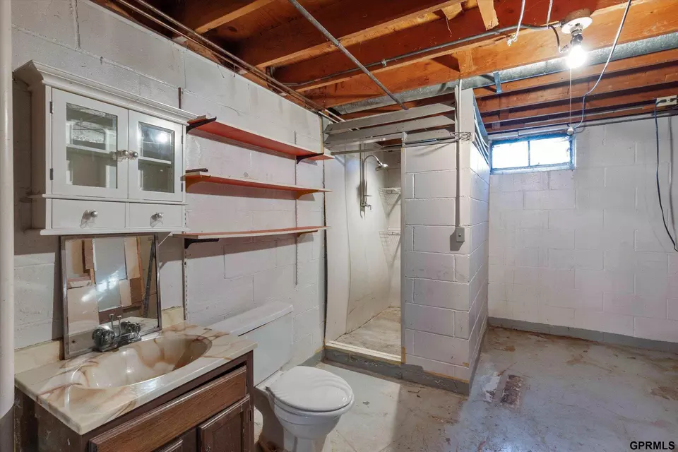 5426 S 105th St, Omaha, NE 68127 | MLS# 22535062 | 32 Photos - Movoto
