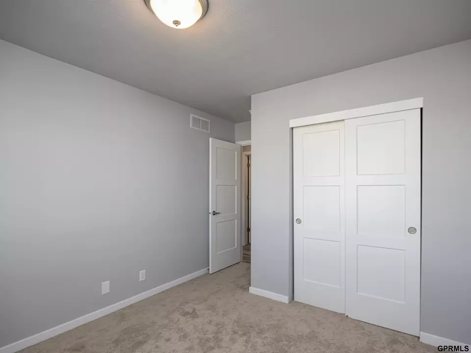 10905 Craig St, Omaha, NE 68111 | MLS# 22535260 | 29 Photos - Movoto