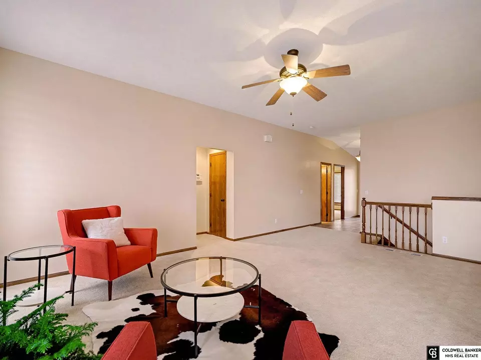 11533 Lakeview Dr, Papillion, NE 68133 | MLS# 22602051 | 33 Photos - Movoto