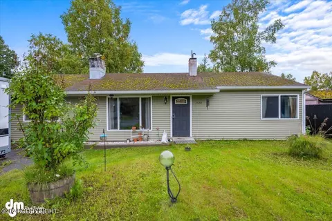 1510 E 40th Ct, Anchorage, AK 99508 | 21 Photos - Movoto