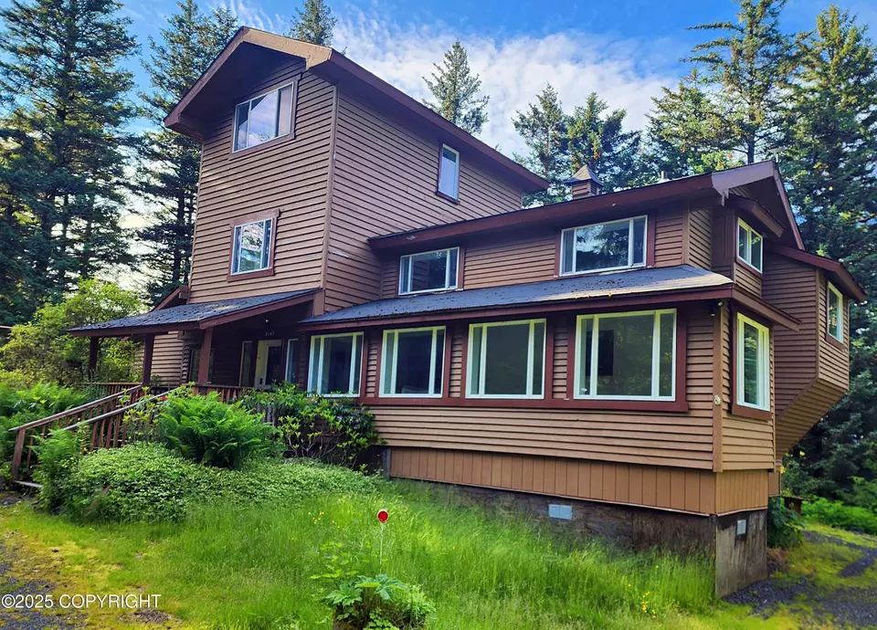 3043 Lakeview Dr, Kodiak, AK 99615 | MLS# 25-8523 | 38 Photos - Movoto