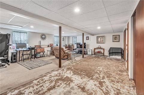 6 Parlor Rock Rd, Trumbull, CT 06611 | 40 Photos - Movoto