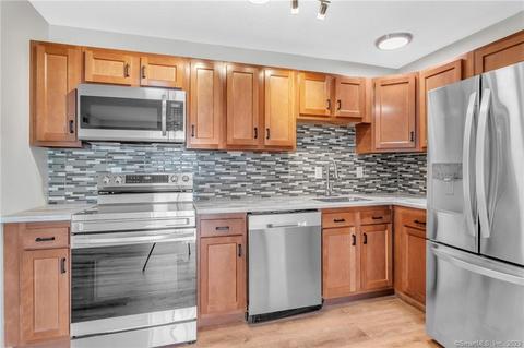 68 Main St #C3, Windsor Locks, CT 06096 | 1 photo - Movoto