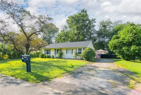23 Beech St, Danbury, CT 06810 | 27 Photos - Movoto