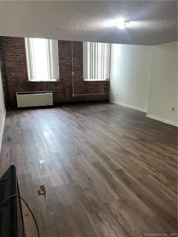 150 Yantic St #157, Norwich, CT 06360 | 14 Photos - Movoto