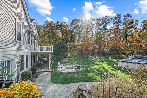 1309 Saybrook Rd, Middletown, CT 06457 | 40 Photos - Movoto