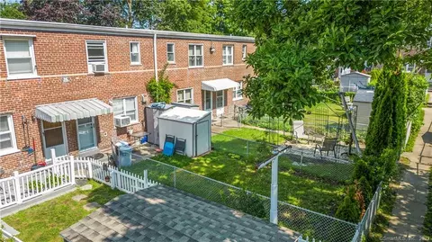 23 Court A Bldg #16, Bridgeport, CT 06610 | 20 Photos - Movoto