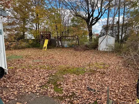 391 Pine Rock Ave, Hamden, CT 06514 | 28 Photos - Movoto