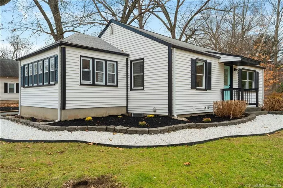174 Spring St, Windsor Locks, CT 06096 | 29 Photos - Movoto