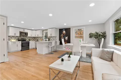 174 Spring St, Windsor Locks, CT 06096 | 29 Photos - Movoto