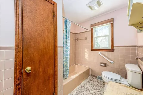 266 Clintonville Rd, North Haven, CT 06473 | 30 Photos - Movoto