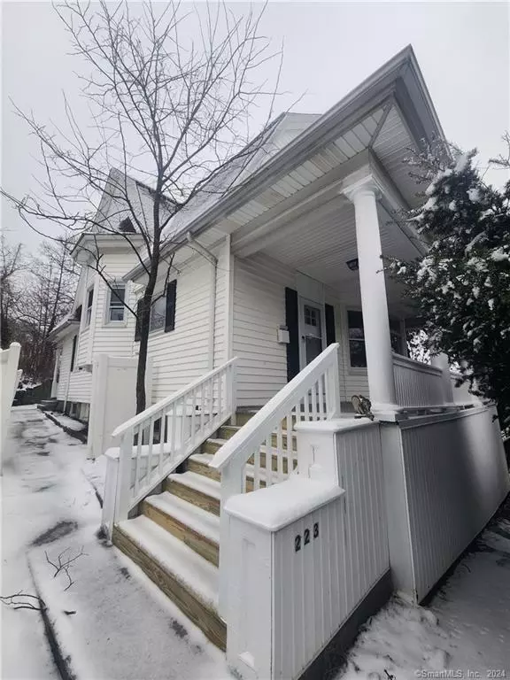 223 Crystal Ave, New London, CT 06320 | 24 Photos - Movoto