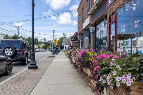 185 Main St #207, Niantic, CT 06357 | 40 Photos - Movoto